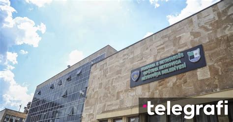 Komuna E Mitrovicës Ndan 300 Bursa Për Studentë Telegrafi Telegrafi