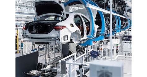 Мерцедес започна да строи завод за рециклиране на батерии за електромобили