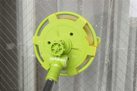 部屋の中から外窓掃除。便利アイテム「窓ふき名人」が超活躍！ 価格 Comマガジン