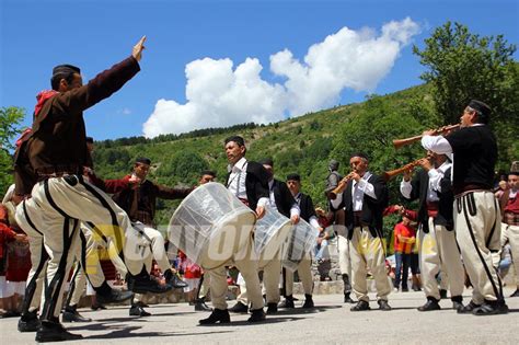 Почна пријавувањето за зет и невеста за Галичката свадба 2022 година Република