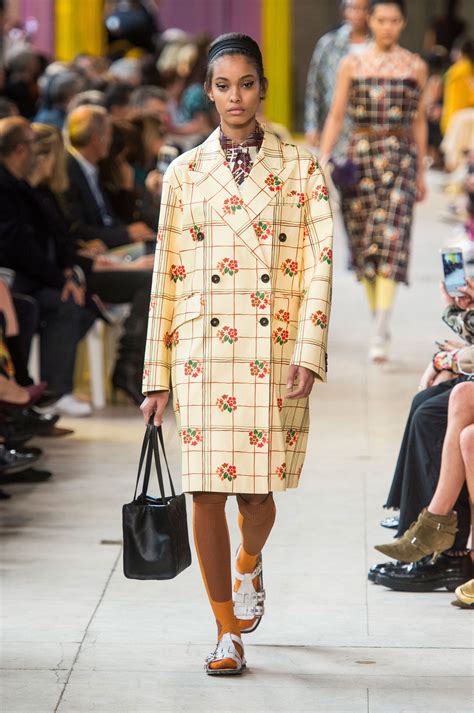 Miu Miu Ss18 Runway Show Miu Miu Collection Fashion Week Spring 2018