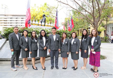 ผู้ช่วยศาสตราจารย์ ดร เรืองเดช ศิริกิจ ผู้อำนวยการสำนักทดสอบทางการศึกษาและจิตวิทยา พร้อมด้วย คณะ