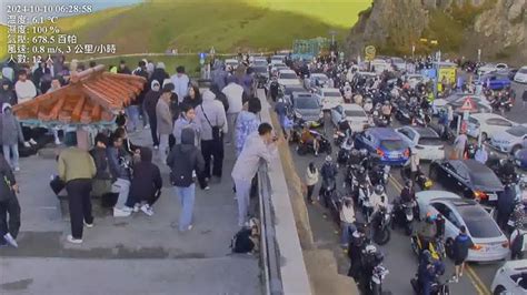國慶日迎日出！民眾熱血衝武嶺 人車塞爆 鏡週刊 Mirror Media