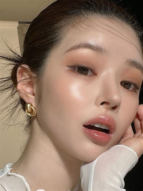 Pin By ˋˏ 𝓔𝓵𝓲𝓯 ˎˊ On 2024 Asian Makeup Light Makeup Looks