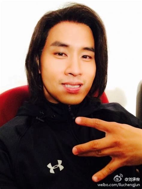 방송 유승준 中 영화 촬영 근황 공개긴 머리 변신 YTN