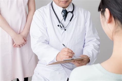 交通事故で怪我をして、その治療を受けていたのですが、医師からは症状が固定したと言われました。その後の治療費は加害者に請求できるのでしょうか