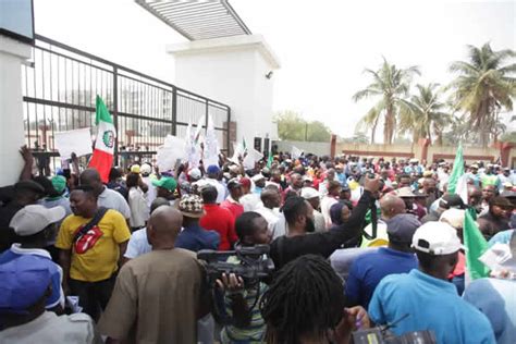 Minimum Wage Fg Labour Sign Mou On Bill Transmission To Nass Punch
