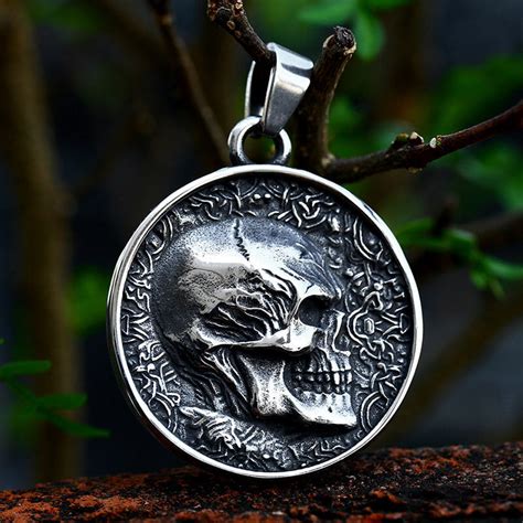 Round Stainless Steel Skull Pendant Gthic