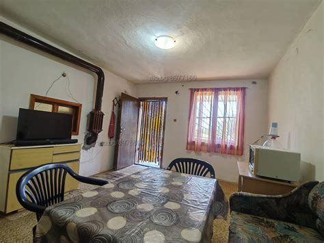 двуетажна вила над язовира Двуетажна къща 70 кв м РЗП 500 кв м двор Къщи Вили Ямбол Д