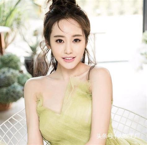 李易峰與李純熱戀？女方爆粗口否認，卻遭群嘲這臉打的有點狠！ 每日頭條