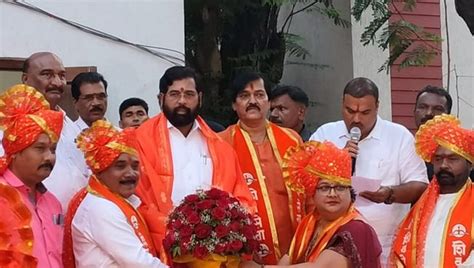 छत्रपती संभाजीनगर ठाकरे गटाला भगदाड १० माजी नगरसेवकांचा शिंदे गटात