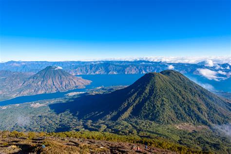 화산 Atitlan 과테말라의 피크에서 아침에 일찍 호수 Atitlan 화산 산 페드로 Toliman의 파노라마 뷰 불 카노