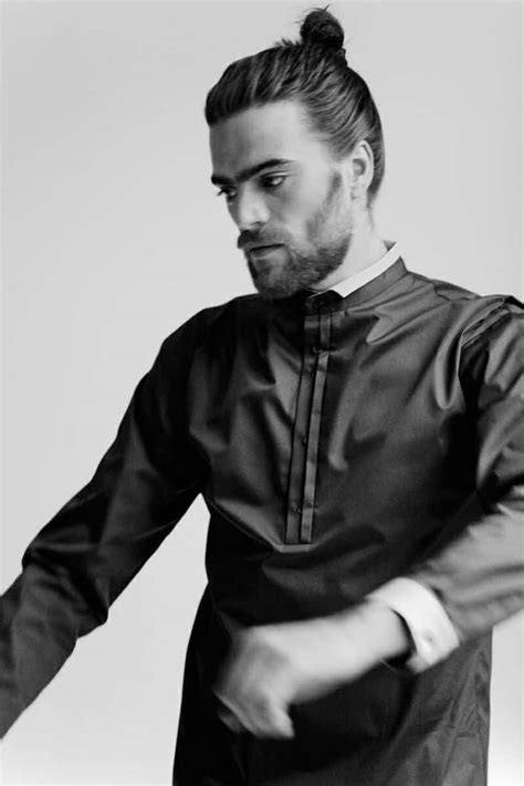 Man Bun Hairstyle Guide 75 Sexy And Manly Ideas To Stand Out
