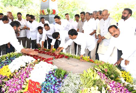 ఇడపలపయ వఎసఆరక నవళలరపచన వఎస జగన ఫటల YS