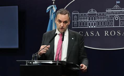 Las Abejas Polinizan El De Los Alimentos Que Se Consumen Radioinforme Cadena Argentina