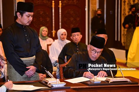 Anwar Ibrahim Sworn In As Malaysia 10th Prime Minister Pocket News