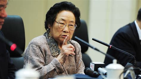 青蒿素問世50周年 屠呦呦為測安全性曾以身試藥：我義無反顧