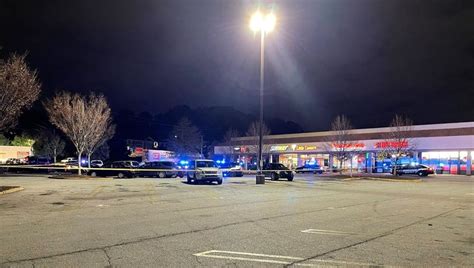 2 Shot Outside Dekalb County Shopping Center Fox 5 Atlanta