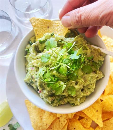 Easy 5 Ingredient Guacamole