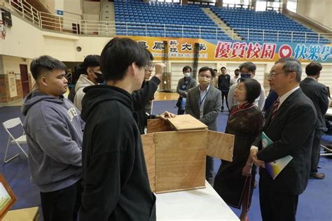 吳鳳科大59週年校慶無人機操作吸睛 校長蔡宏榮、董事長胡宗鑫與師生同歡
