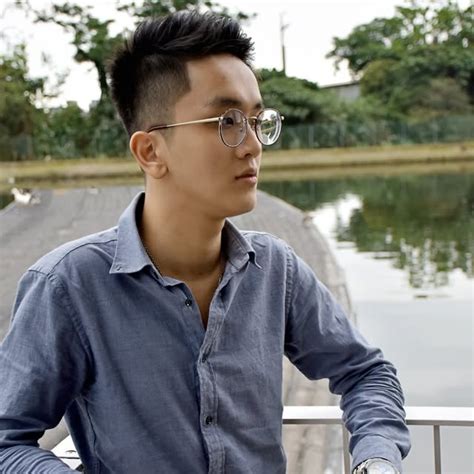 如果你常聽到同事講這兩句話 代表他就是個職場巨嬰 這類人他們常說二句話 沒有人跟我講啊 沒有人教我啊 在上班的時候 沒有任何人有義務 要教