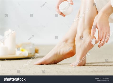 380846 Imágenes De Pies Bonitos Imágenes Fotos Y Vectores De Stock