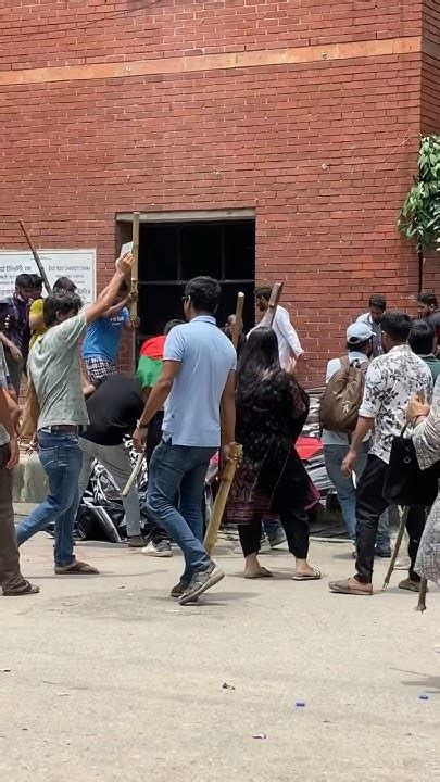 ১৫ই আগষ্টের ব্যানার ছিড়ে দিলো শিক্ষার্থীরা Eastwestuniversity Quata