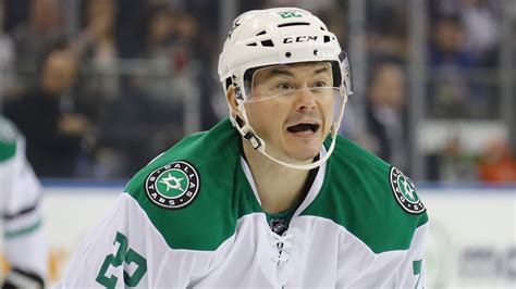 Un Jugador De Hockey Sobre Hielo Pidió Cocaína En Un Avión Y Luego
