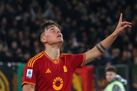 La Roma in partenza per Leverkusen c è Dybala VIDEO Pagine Romaniste
