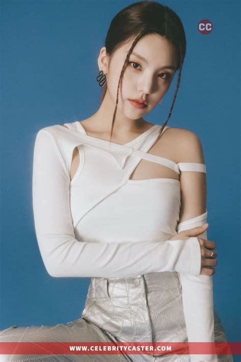 Yeji Itzy Height Weight Age South Korean Celebrities