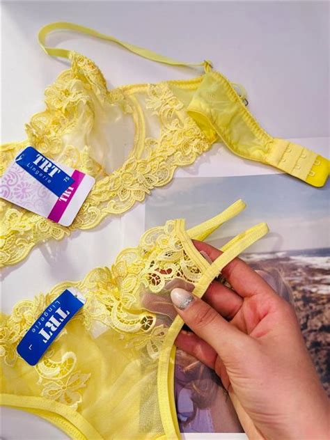 قیمت و خرید ست شورت و سوتین توری مشکی شورت لامبادا سوتین توری گیپور مشکی ست بیکینی مشکی کاستوم