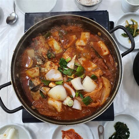 제주도 동쪽 갈치조림 고등어조림 해물뚝배기 한치물회 갈치회 고등어구이를 한 자리에서 맛볼 수 있는 성산 맛집 장승포