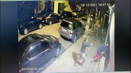 Homem foragido por tentativa de homicídio é preso após oferecer drogas