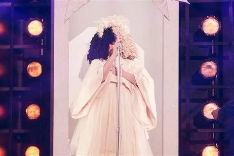 Lirik Lagu Dance Alone By Sia Kylie Minogue Singel Baru Dari Sia