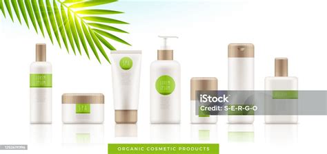 흰색 배경에 대나무 모자흰색 유기농 화장품 패키지 세트 플라스틱 용기의 템플릿 튜브 병 샴푸 항아리 바디 로션 크림 우유 젤 향수 및 비누 벡터 목재 재료에 대한 스톡 벡터