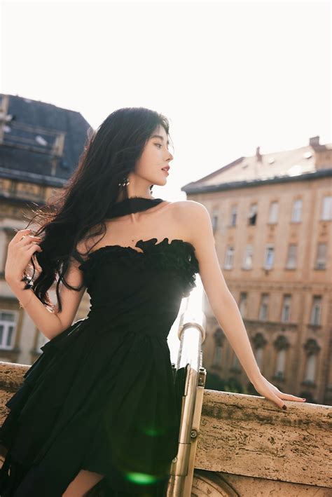 China Entertainment News Ju Jingyi Poses For Photo Shoot