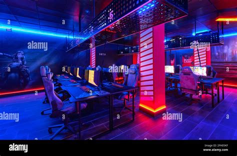 Cyber Cafe Hi Res Stock Photography And Images Alamy