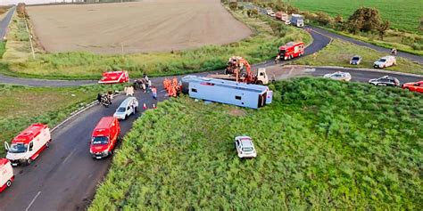 Acidente De ônibus Deixa Ao Menos 10 Mortos Em Minas Gerais Agência
