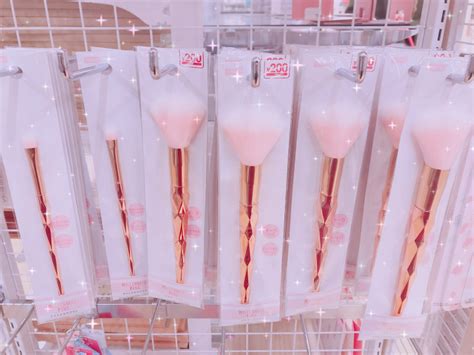 ダイソーから可愛すぎるメイクブラシ登場🎀 Nom De Plumeノンデプルーム