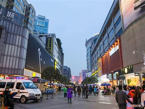 ถนนคนเดินชุนซี Chunxi Road Pedestrian Street