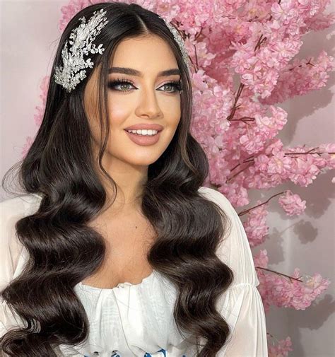Düğün saçları dugunsaclari on Instagram Güne En sevilen bir gelin başı modeli bırakalım
