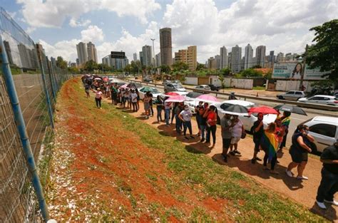 Fila E Comoção Veja Despedida Dos Fãs A Marília Mendonça Em Goiânia