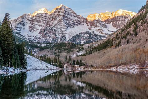 Maroon Bells And Maroon Lake At Sunrise Stock Image Image Of Rock