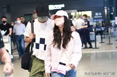 Zhang Wenjun And His Eldest Daughter Wen Junzhu Appeared At The Airport