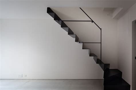 【o Uccino】階段・隣地から10㎝離して建つ狭小住宅｜建築家・角倉 剛さんの作品事例