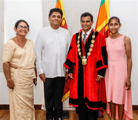 කුරුණෑගල නව නගරාධිපතිවරයා විපක්ෂ නායක සජිත් හමුවේ දිවුරුම් දෙයි Lnw Sinhala