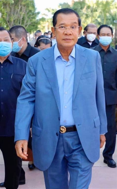 នាយឧត្តមសេនីយ៍ ហុីង ប៊ុនហៀង ប្រគល់អំណោយដ៏ថ្លៃថ្លារបស់សម្តេចតេជោ ហ៊ុន