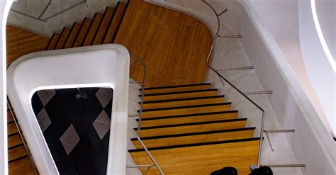 Ddp Nbsp Bnwphotography Seoul 건축 건축사진 계단 공공 장소 구부러진 굽힘 금속 난간 기하학적 나무 나선형 계단 다이나믹한