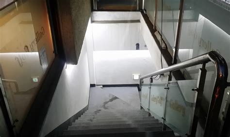 어두운 계단에 간단한 간접조명설치 시공사례 원엘이디