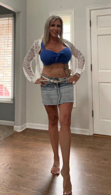 TW Pornstars Lieutenant Bella Lexi Pictures And Videos From Twitter